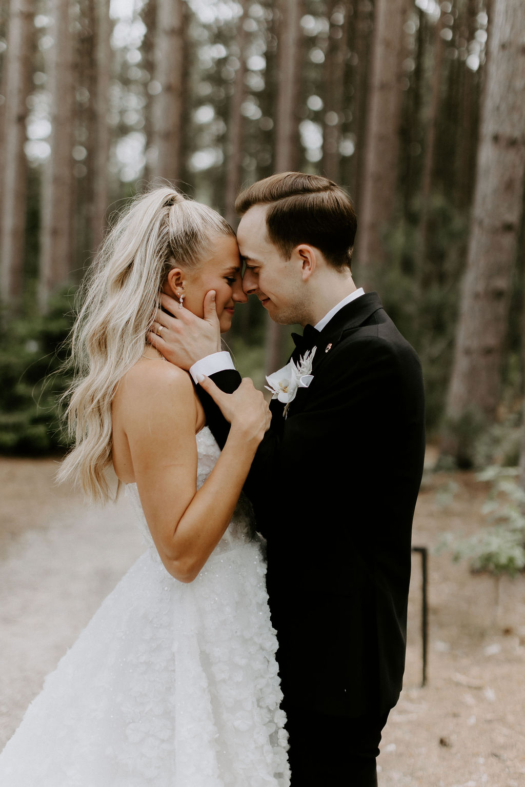 Modern Black and White Wedding at Pinewood | Keyed Up Events