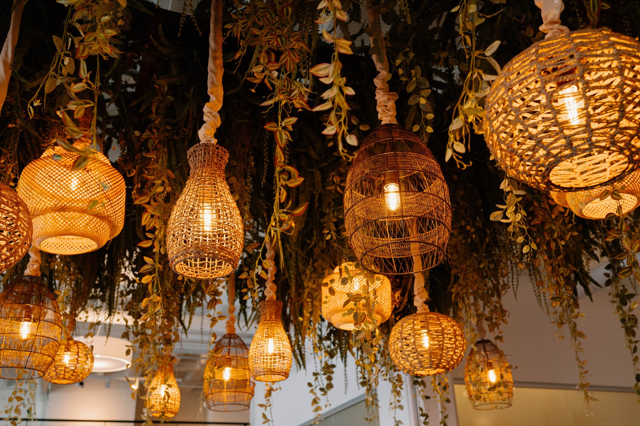 Elegant Winter Urban Daisy Wedding | Keyed Up Events